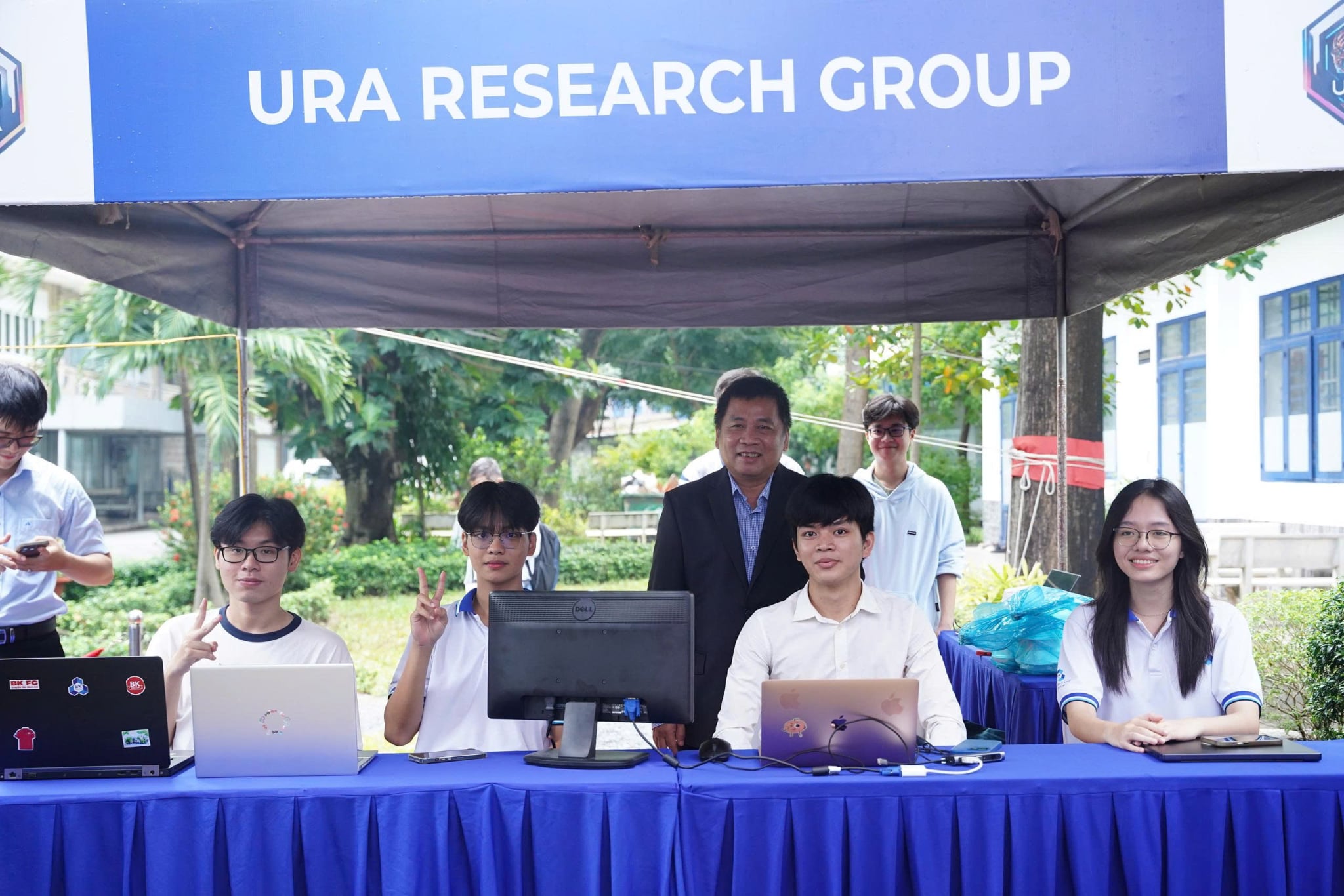 17.09.2025: Welcoming the Future: URA Team Introduces AI and VR Demos to First-Year Students of ...
